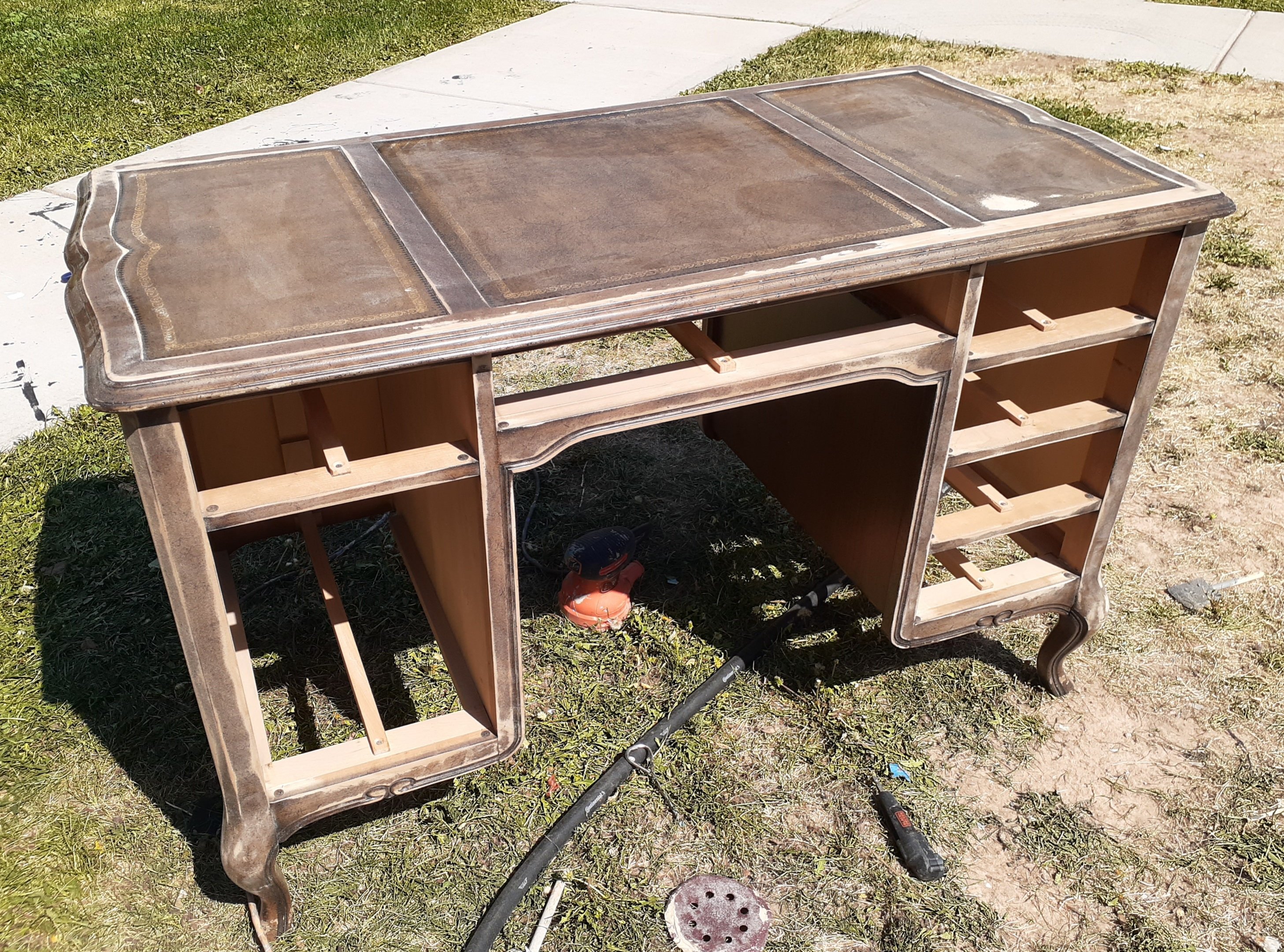 Turquoise desk refinish – Quinnfiredesign